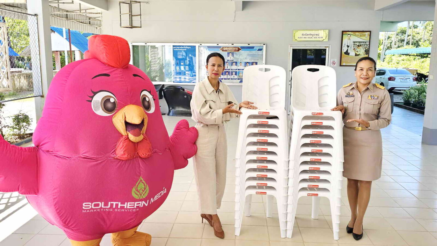Southern Media ฉลองครบรอบ 21 ปี เดินหน้าคืนกำไรสู่สังคม มอบเก้าอี้ ...
